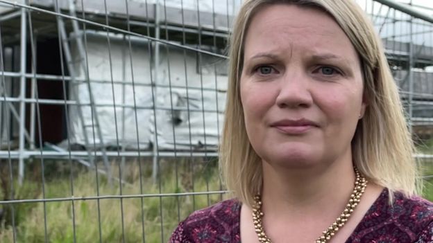 House buyers owed thousands by developer - BBC News