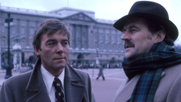 Moray Watson: Catherine Zeta-Jones leads tributes to actor - BBC News