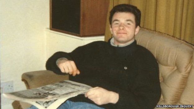 Hillsborough inquests: Fans 'held teen up in crush' - BBC News