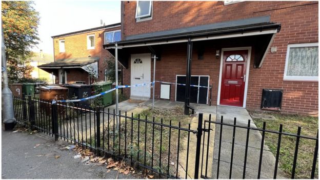 Leeds: Murder investigation after boy and woman found dead - BBC News