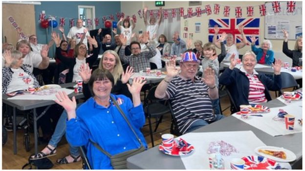 In Pictures: Platinum Jubilee fun across West Midlands - BBC News
