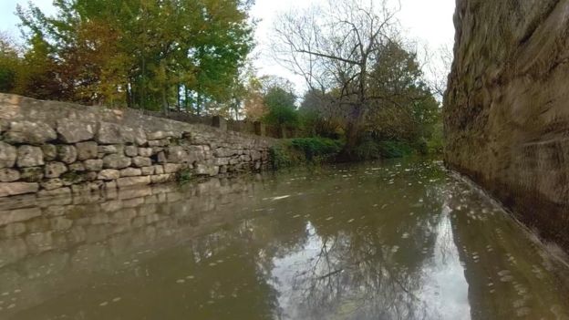 Citizen scientists join fight to clean up rivers - BBC News
