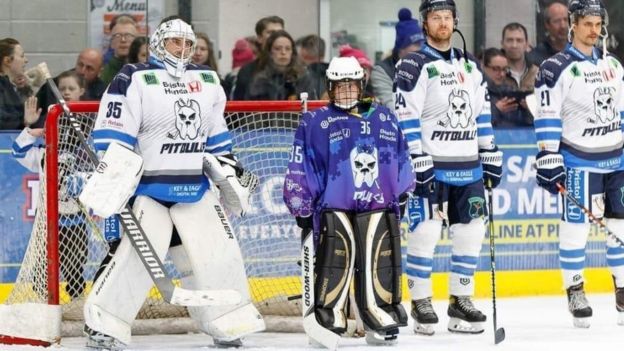 Bristol Pitbulls fan, 10, skating 50 miles for stricken netkeeper - BBC ...
