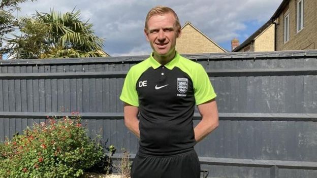 Oxfordshire teen referee speaks up on abuse in the game - BBC News