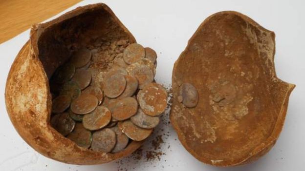Lincolnshire Roman coin hoard 'is largest find in Britain' - BBC News
