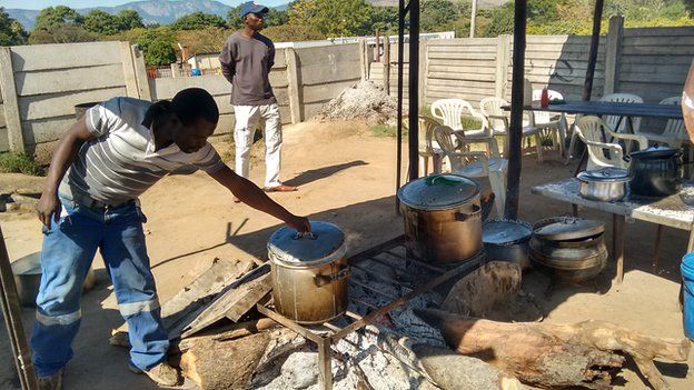 Zimbabwe's booming restaurant scene - BBC News