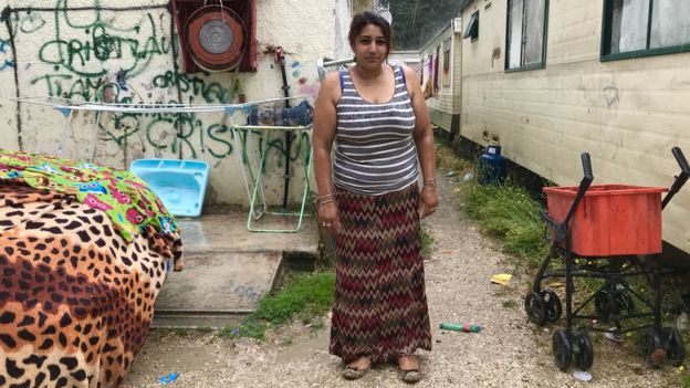 'Treated like dogs': Italy's Roma minority on society's fringe - BBC News