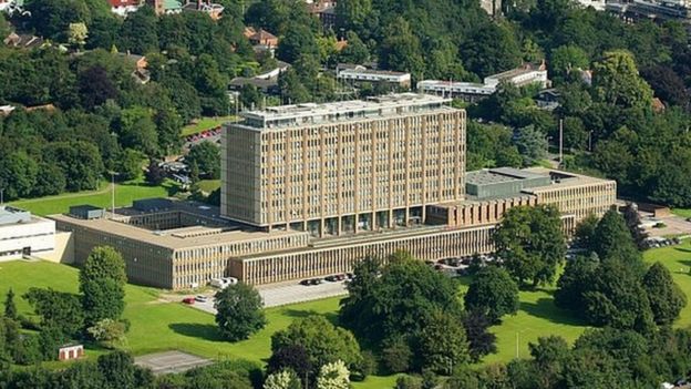 Norfolk devolution deal moves step closer after council vote - BBC News