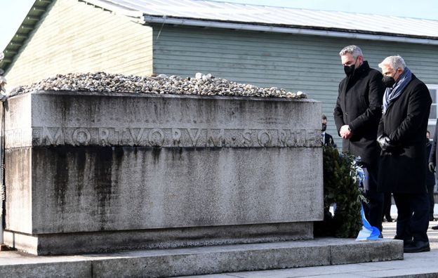 Survivors and leaders mark Holocaust Memorial Day - BBC News