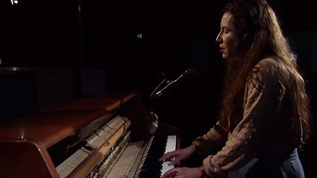 Kathryn Joseph wins 2015 Scottish Album of Year award - BBC News