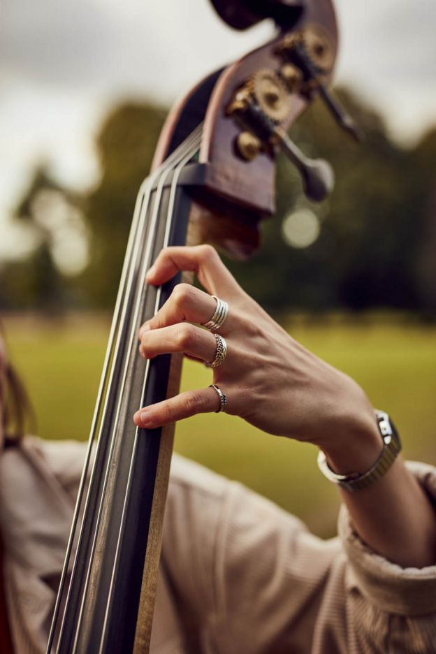 Musicians switch to outdoor rehearsal spaces - BBC News
