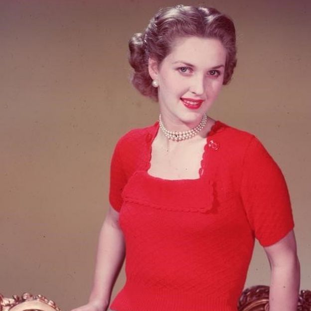 Obituary: Katie Boyle - BBC News