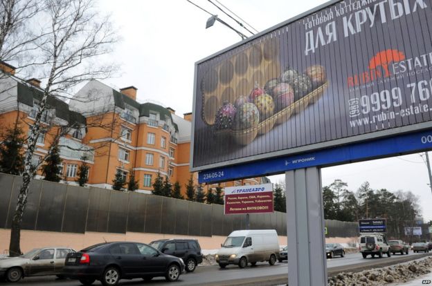 Russian debtors despair as boom turns to bust - BBC News