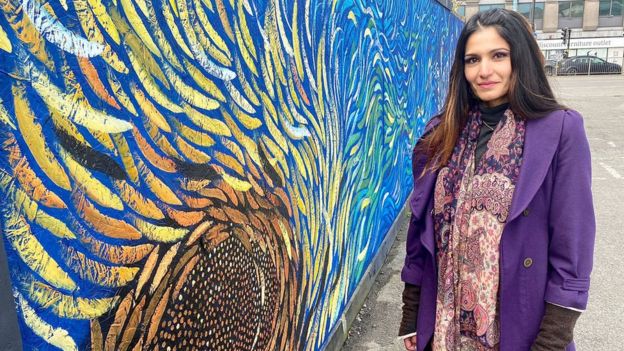 Bristol-based anonymous artist to create more women statues - BBC News