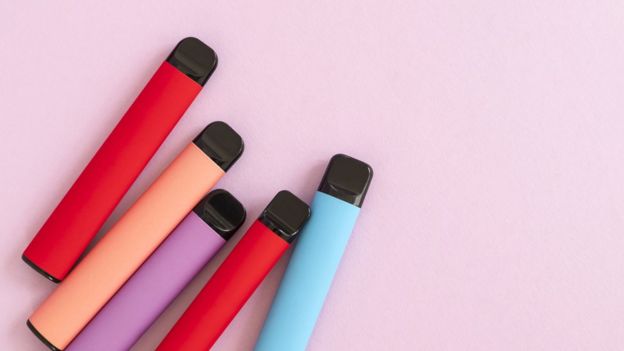 Vaping: Wales urges UK government to ban disposable vapes - BBC Newsround