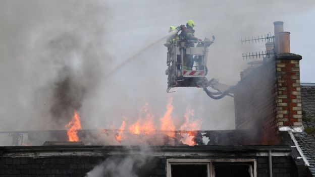 Firefighters tackle serious blaze at Perth house - BBC News