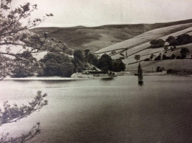 Ruins of 'lost church' exposed at Ladybower Reservoir - BBC News