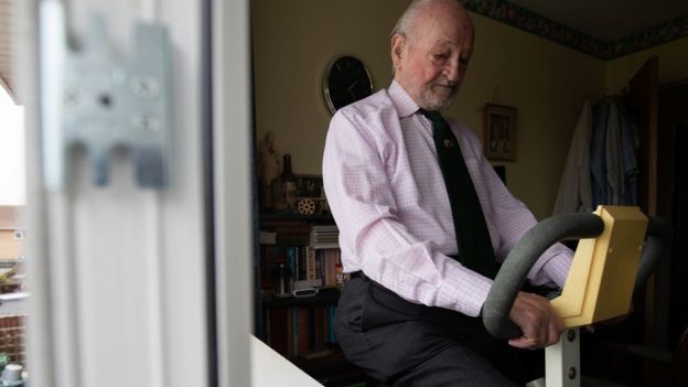 Veteran Raymond Brooks marks 100th birthday with charity ride - BBC News
