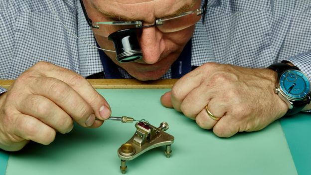 Comeback time: The rebirth of British watchmaking - BBC News