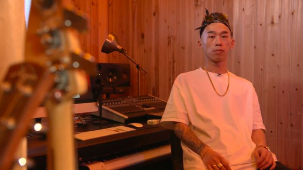 Hip-hop takes centre stage in China for the first time - BBC News