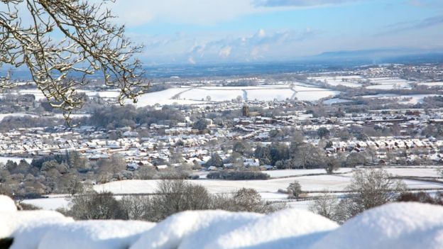 Snow in Wales: Wintry weather pictures - BBC News