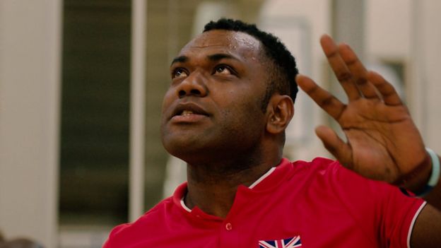 Invictus Games: Athlete comforted in moving on-court moment - BBC News