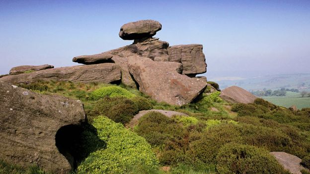 What wobbling rocks can tell us about nuclear safety - BBC News