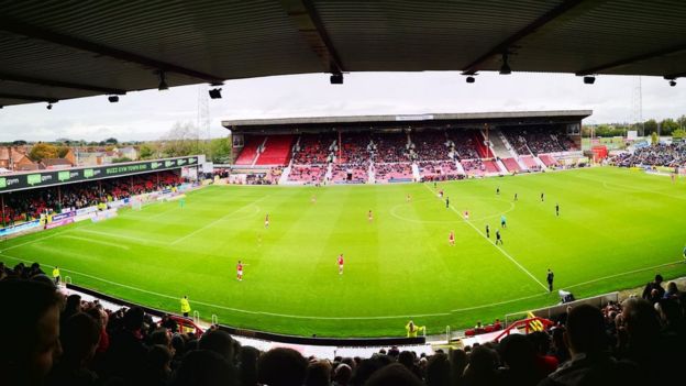 Sir Seton Wills: Man who saved Swindon Town FC, dies aged 83 - BBC News
