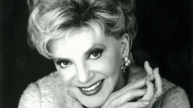 'Sex and shopping' author Judith Krantz dies at 91 - BBC News
