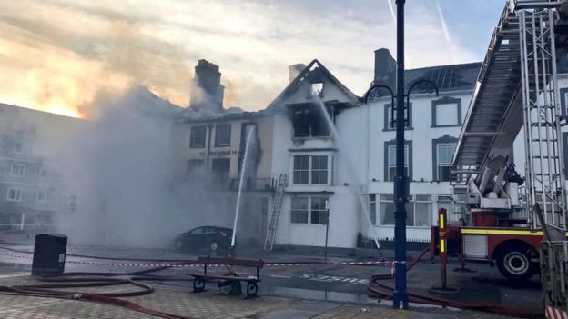 Aberystwyth hotel fire: Fears for guest missing after blaze - BBC News