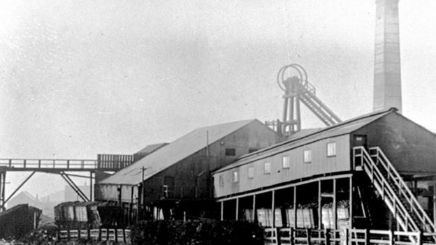 Victims of 1826 Ryton pit disaster get memorial - BBC News