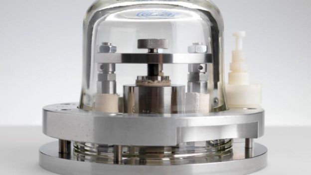 Kilogram gets a new definition - BBC News