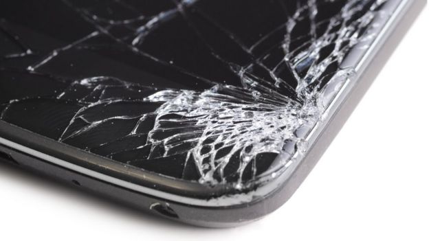 Scientists develop ultra-hard glass - BBC News