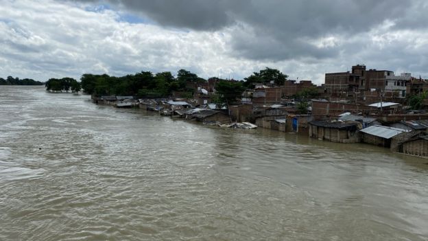 Bihar: Destroyed lives and submerged homes in flood-hit India - BBC News