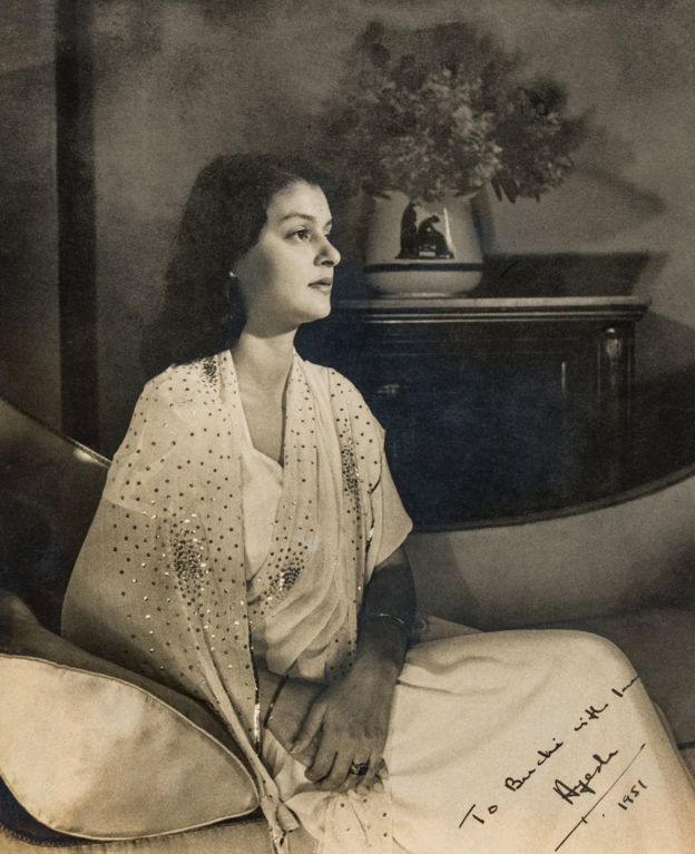 An intimate look at India's royal women - BBC News