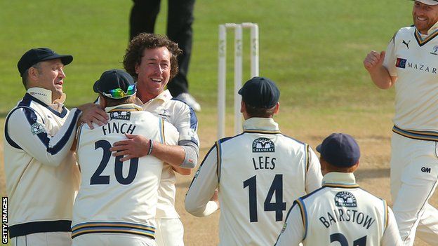 County Championship: Sidebottom inspires Yorkshire victory - BBC Sport