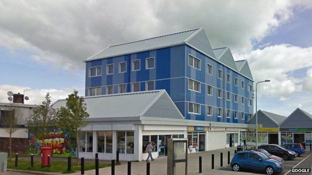 £940k funding for new community projects - BBC News