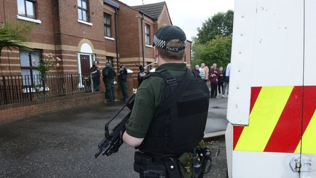 Alec Murphy: IRA man's home searched after shots over coffin - BBC News