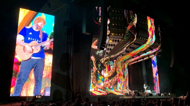 Pictures: Ed Sheeran plays first Ipswich homecoming gig - BBC News