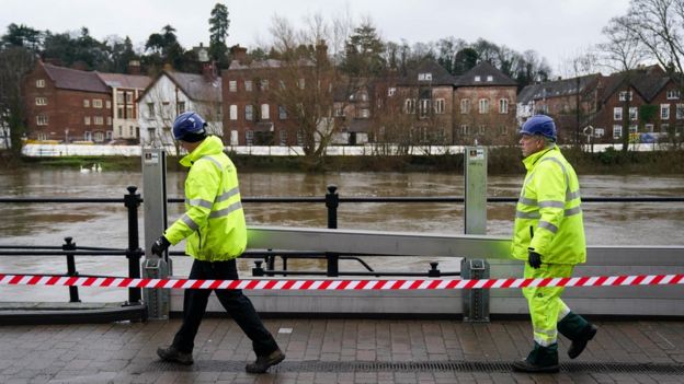 Work starts on new £6.2m flood defences for Bewdley - BBC News