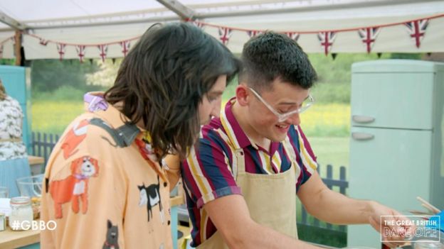 GBBO contestant in Carrbridge world porridge championships - BBC News