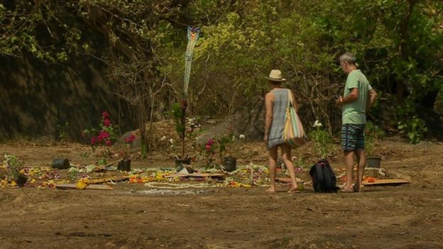 Danielle McLaughlin murder: CCTV footage emerges - BBC News