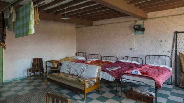 'I grew up in a Victorian workhouse' - BBC News