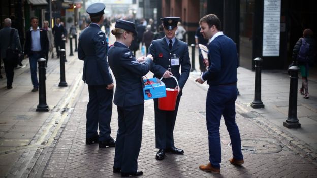 Remembrance Day: Why do people wear poppies? - BBC Newsround