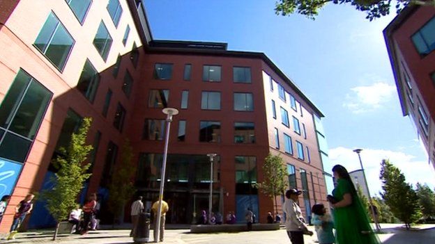 Perry Beeches III free school 'in special measures' - BBC News