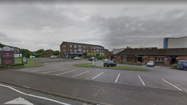 Father and son convicted of Slough pub killing - BBC News