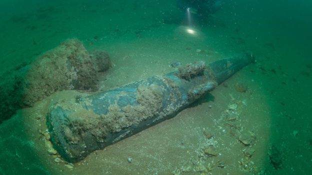 Historic England to mark shipwreck artefacts to deter thieves - BBC News