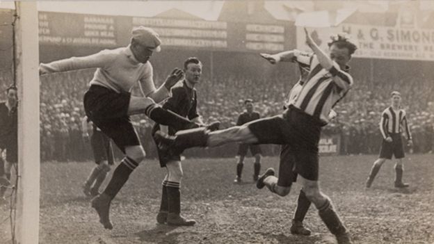 Reading Football Club's 150 years celebrated at exhibition - BBC News