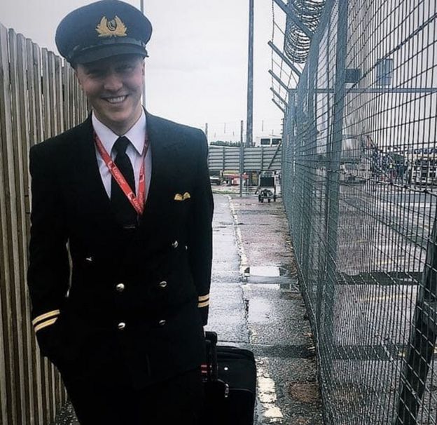 The young airline pilot who juggles with fire - BBC News