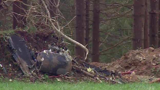 Cornwall plane crash: Red Arrows grounded after Hawk jet crash - BBC News